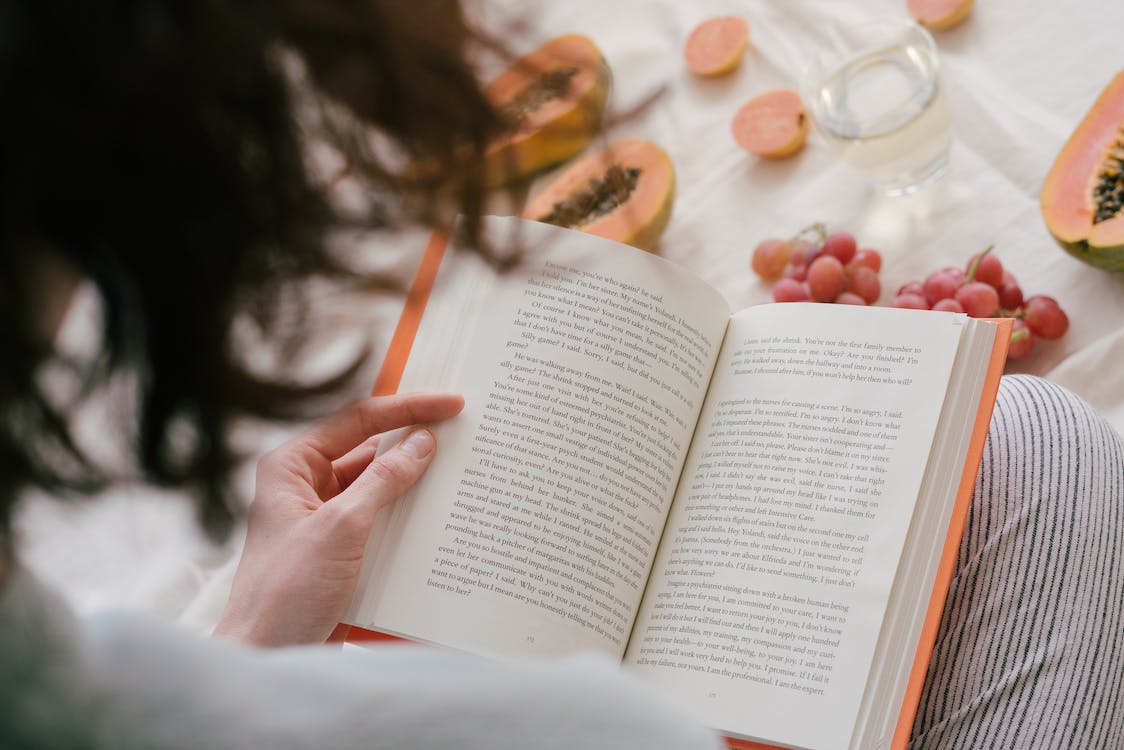 140 Reading Captions for Instagram to Ignite Your Literary Journey